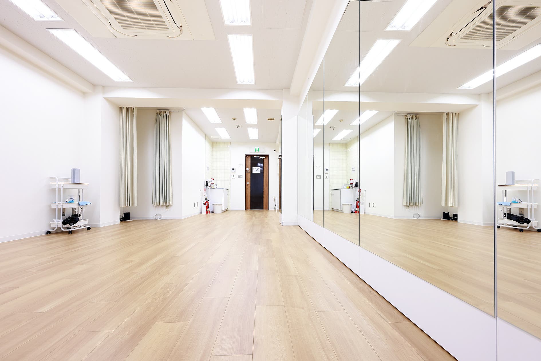 ＜東京メトロ赤坂見附駅１分＞ダンスができるレンタルスタジオ/幅7.7m高さ2.0の鏡付き/グループ・個人練習に最適　赤坂店の写真5