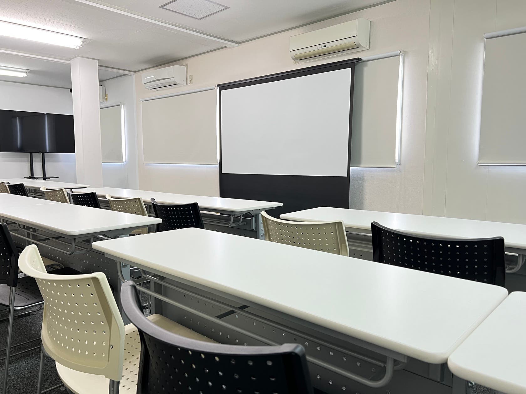 🎯心斎橋徒歩1分🎯【インボイス対応で経費も安心】🌈追加料金不要🌈エアコン4台🌈30人収容🌈◆お気軽会議室心斎橋sea◆の写真3