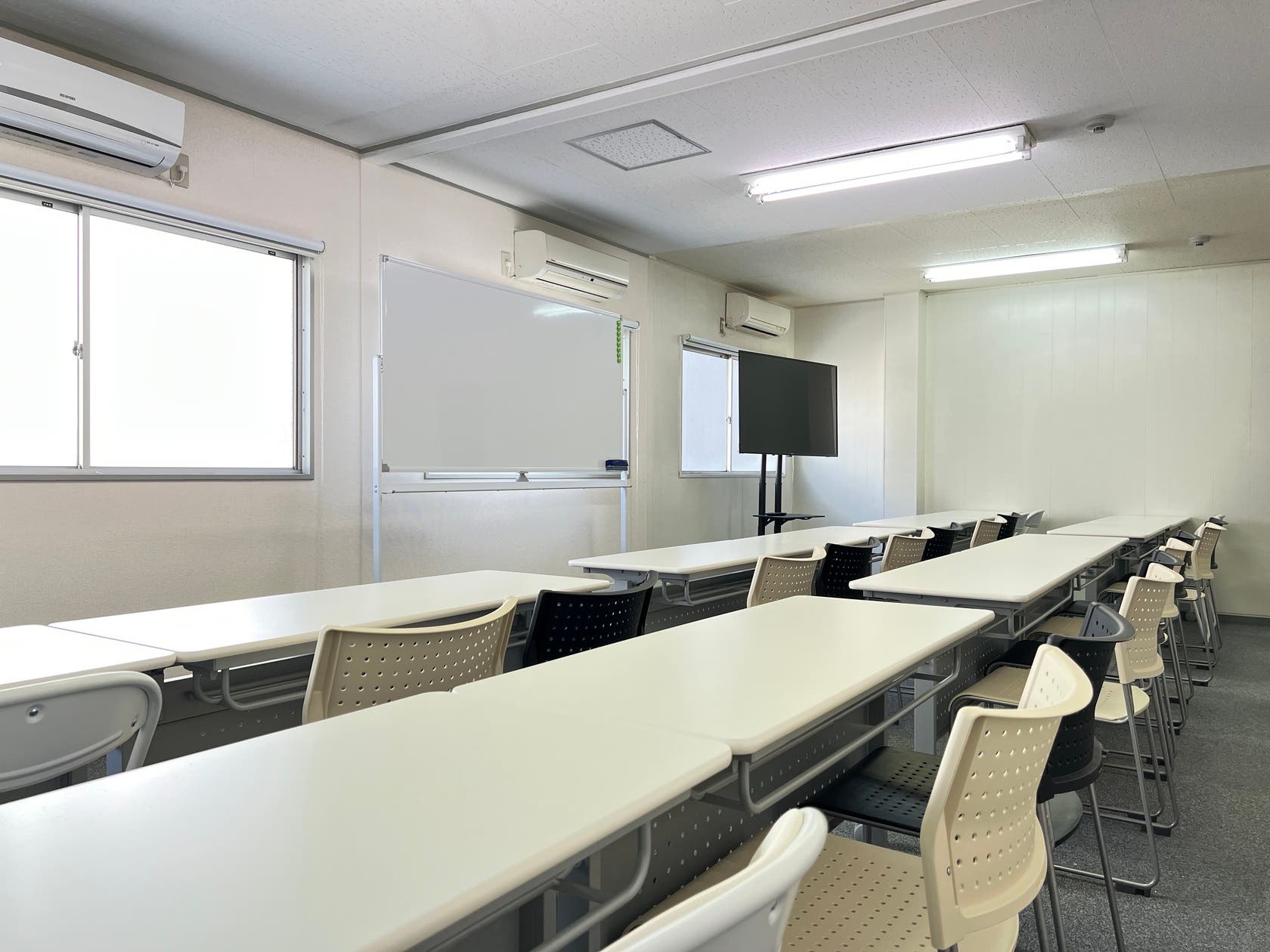 🎯心斎橋徒歩1分🎯【インボイス対応で経費も安心】🌈追加料金不要🌈エアコン4台🌈30人収容🌈◆お気軽会議室心斎橋sea◆の写真4