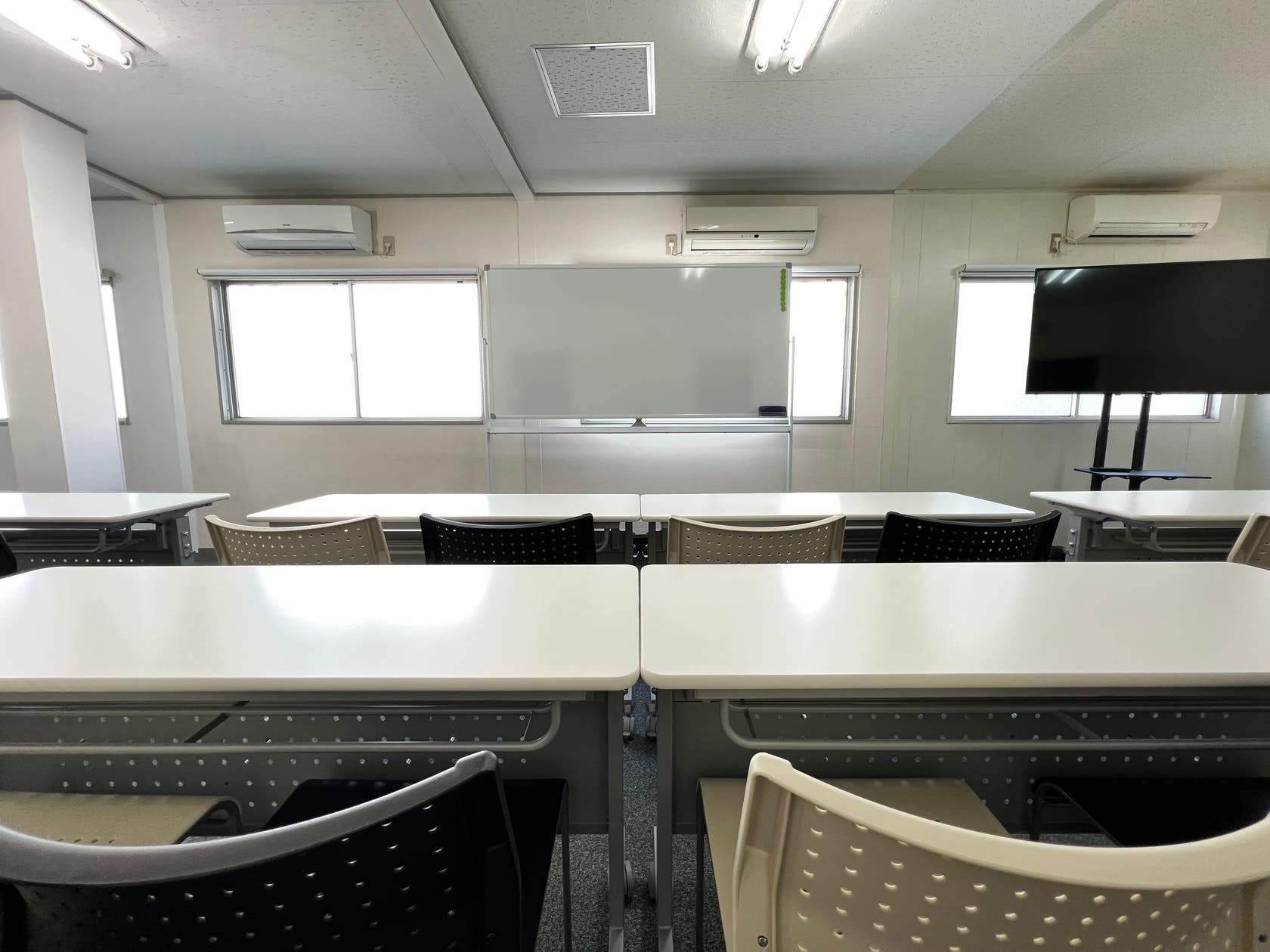 🎯心斎橋徒歩1分🎯【インボイス対応で経費も安心】🌈追加料金不要🌈エアコン4台🌈30人収容🌈◆お気軽会議室心斎橋sea◆の写真5