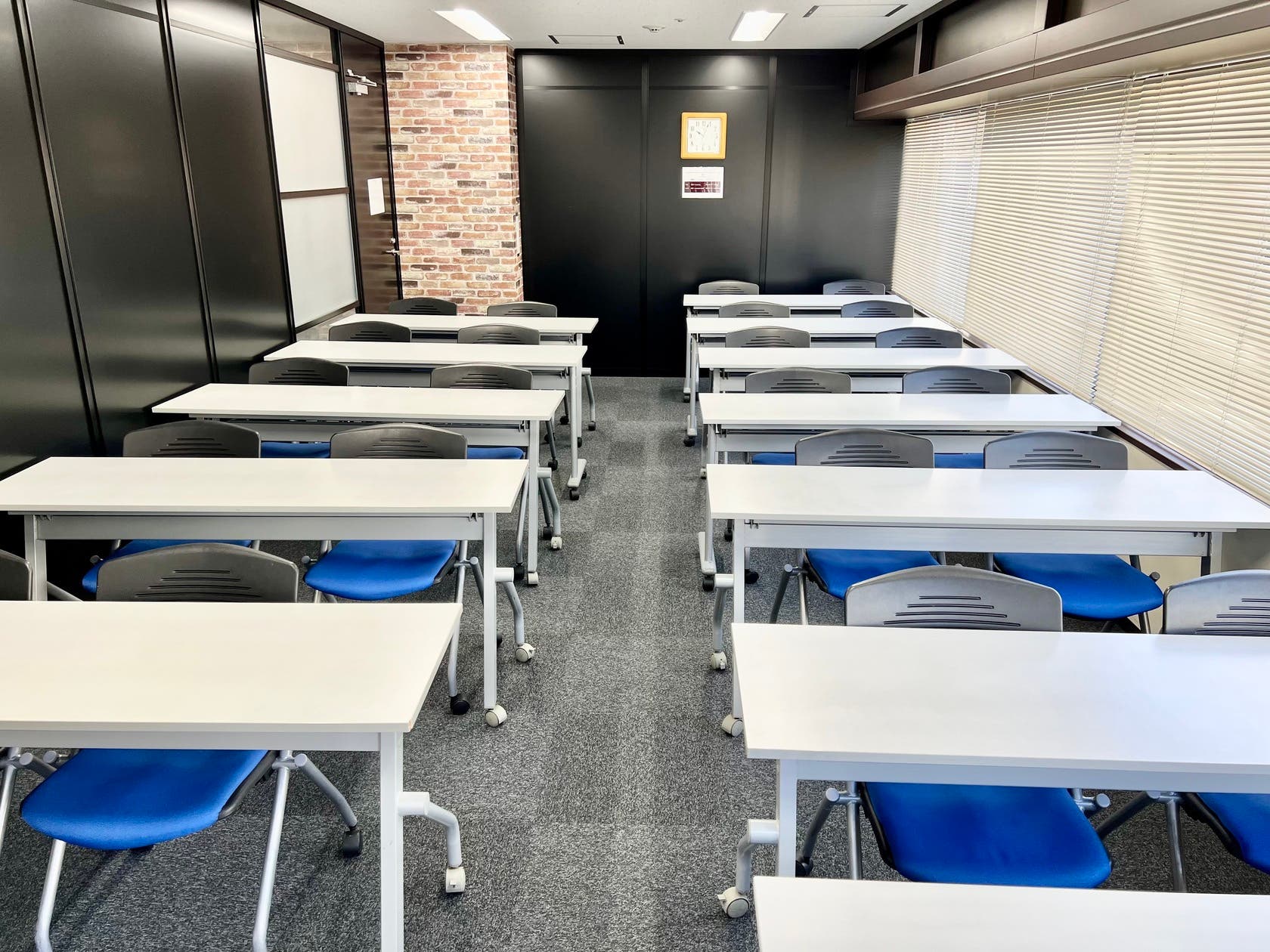 銀座駅徒歩2分【〜２４名】きれいな会議室　セミナー/イベント/会議/懇親会などに（G会議室）の写真1