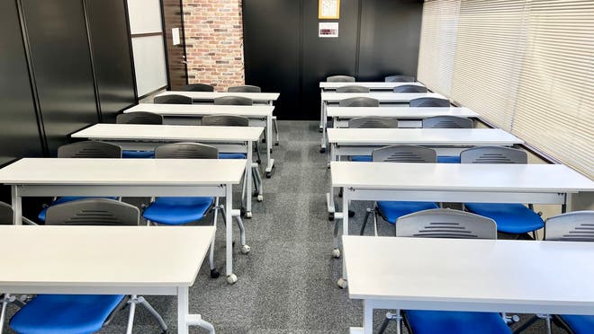 銀座駅徒歩2分【〜24名】きれいな会議室 セミナー/イベント/会議/懇親会などに(G会議室)の写真1