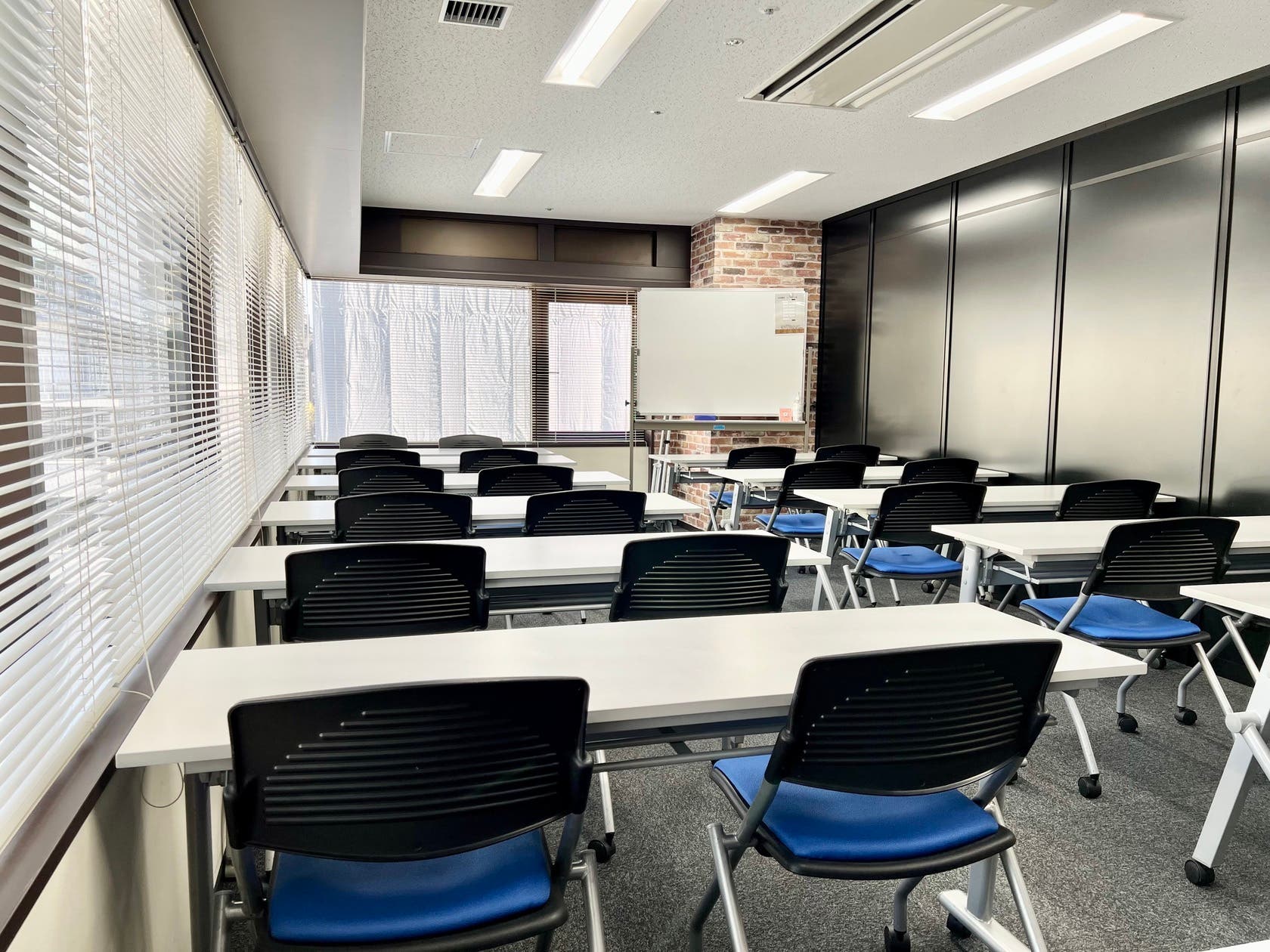 銀座駅徒歩2分【〜２４名】きれいな会議室　セミナー/イベント/会議/懇親会などに（G会議室）の写真3