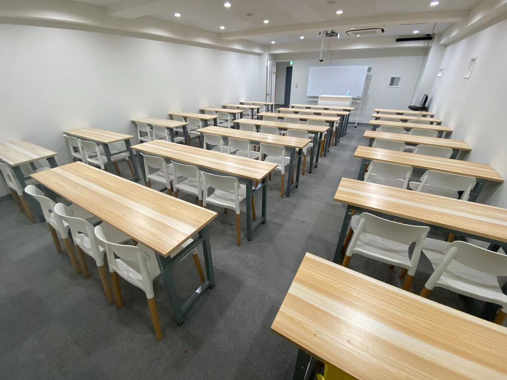 2,500円/1h★8C室、45名前後着席可能でリーズナブルな貸会議室！の写真2