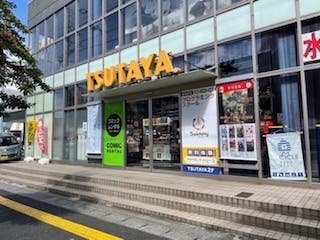 TSUTAYA中央店 駐車スペースでキッチンカーの写真1