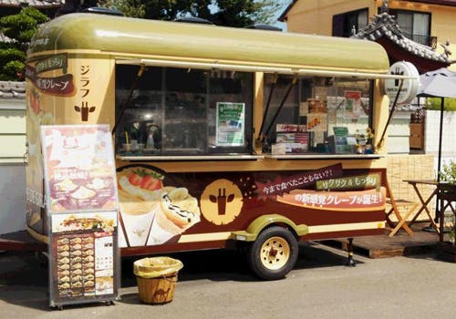 TSUTAYA中央店 駐車スペースでキッチンカーの写真2