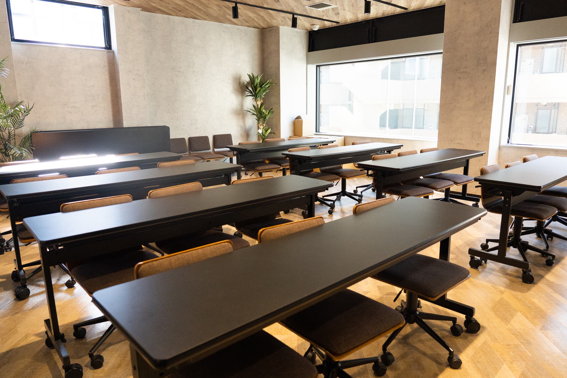 【大崎駅 徒歩8分】オシャレな会議室！プロジェクター無料！最大30名収容可能✨ 会議/イベント/説明会/撮影【品川・五反田駅】の写真2