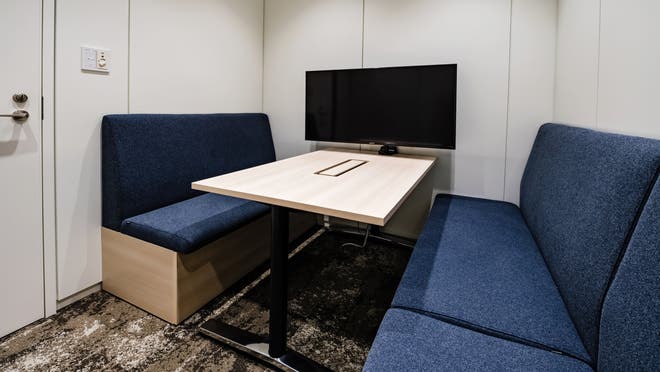 【那覇市/旭橋駅徒歩2分】4名貸会議室_RoomC(ソファタイプ)【電源・Wi-Fi】の写真1