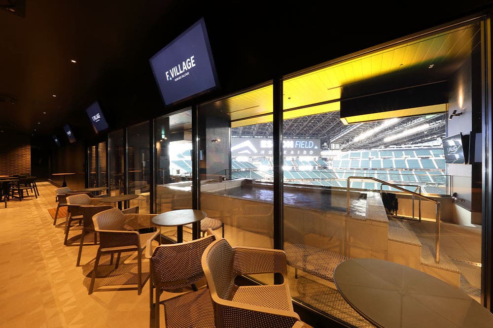 フィールドを眺めながらととのう 世界がまだ見ぬ温泉サウナの写真8