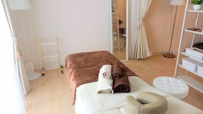 新大久保駅近✦スペースコフレ新大久保シュシュ✦美容施術やメイク💄街はにぎやかでも完全個室で落ち着ける🪞✨の写真1