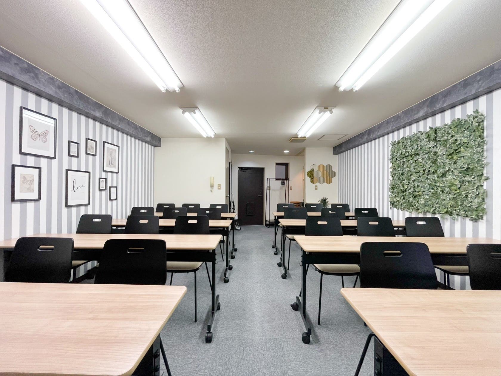 【荻窪駅徒歩2分！30名利用可！】綺麗な室内！WiFi・大型モニター・ホワイトボード・備品類全て無料！ふれあい貸し会議室 荻窪Bの写真3