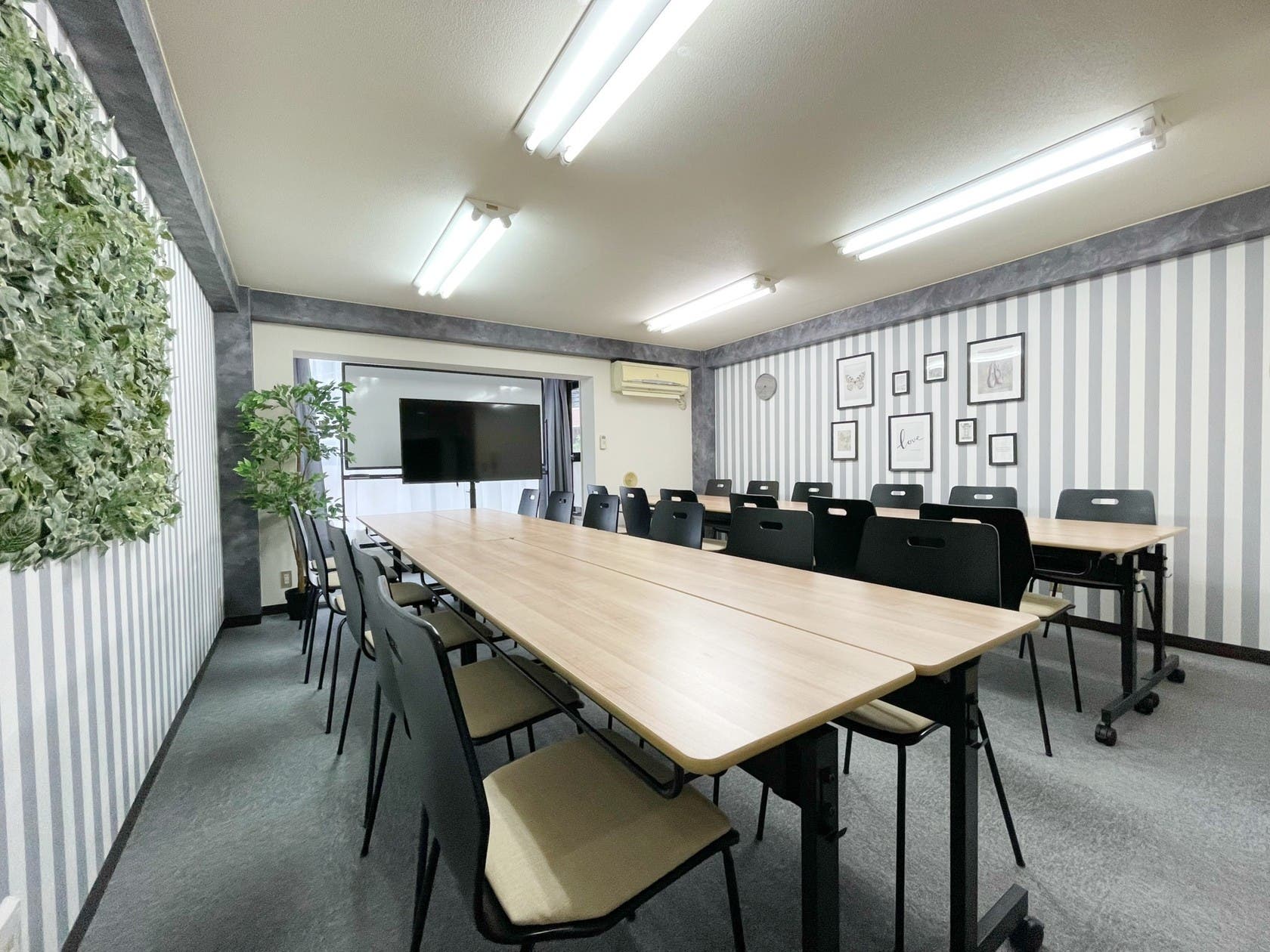 【荻窪駅徒歩2分！30名利用可！】綺麗な室内！WiFi・大型モニター・ホワイトボード・備品類全て無料！ふれあい貸し会議室 荻窪Bの写真6