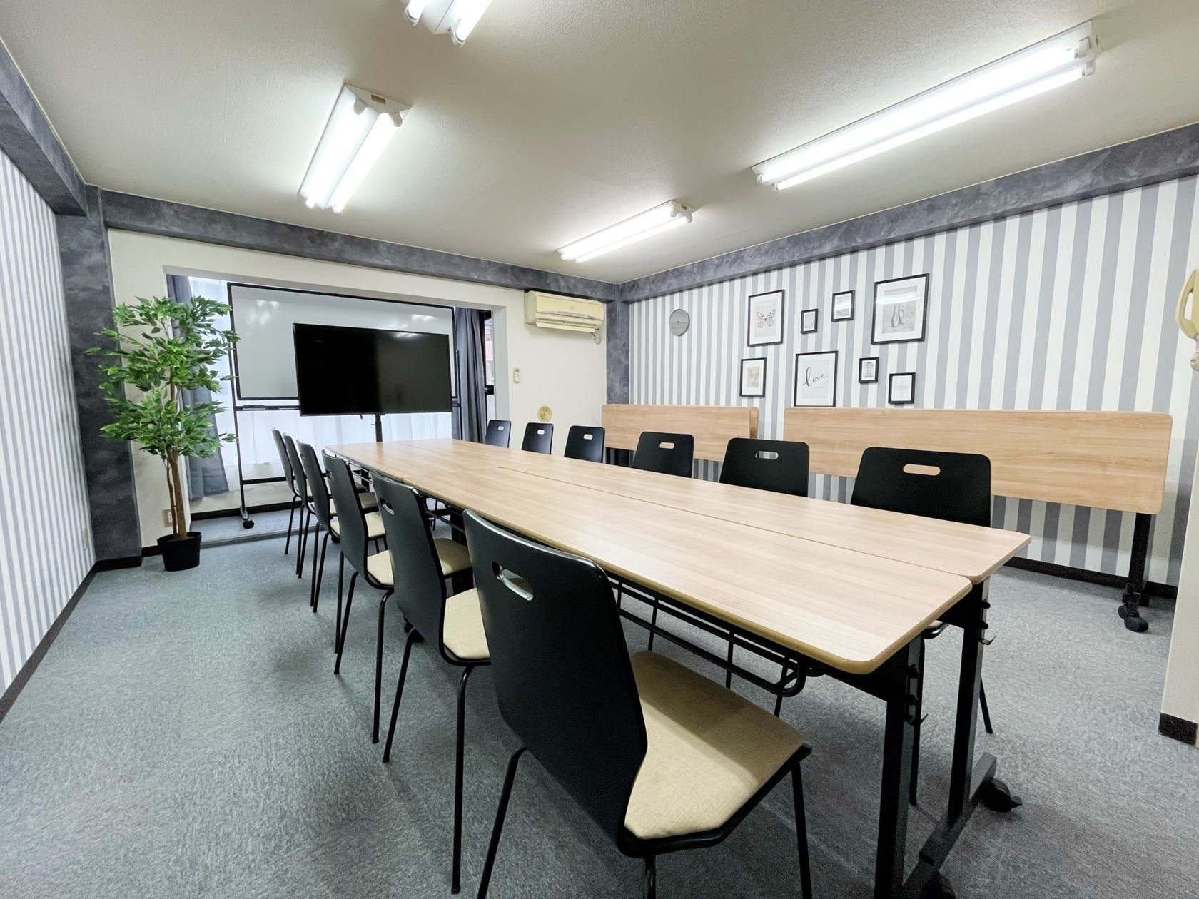 【荻窪駅徒歩2分！30名利用可！】綺麗な室内！WiFi・大型モニター・ホワイトボード・備品類全て無料！ふれあい貸し会議室 荻窪Bの写真8