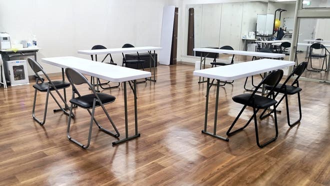 【浅草橋・蔵前】駅近/広々 地下スペース/膝に優しい衝撃吸収床/壁二面鏡/暗闇✨ピカピカLED✨の写真5