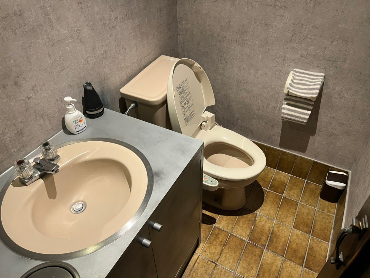 【赤坂見附駅3分】貸し切りBAR・各種パーティー/ポーカーテーブル有/2次会/女子会/飲み放題/ポーカーテーブル有の写真10