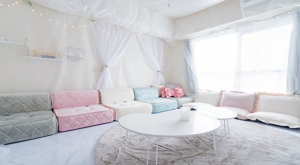 【💠40%オフ💠】超ど迫力プロジェクター無料🥳SNSで大注目のお部屋🎀女子会👧誕生日会🎂🎉名駅徒歩5分🚃最大8名🤍