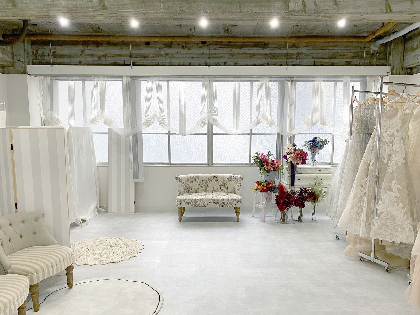 【神戸駅】徒歩5分 / 自然光が差し込む解放感のあるフォトスタジオ / 店内お花使い放題 / 78㎡ワンフロアの写真9