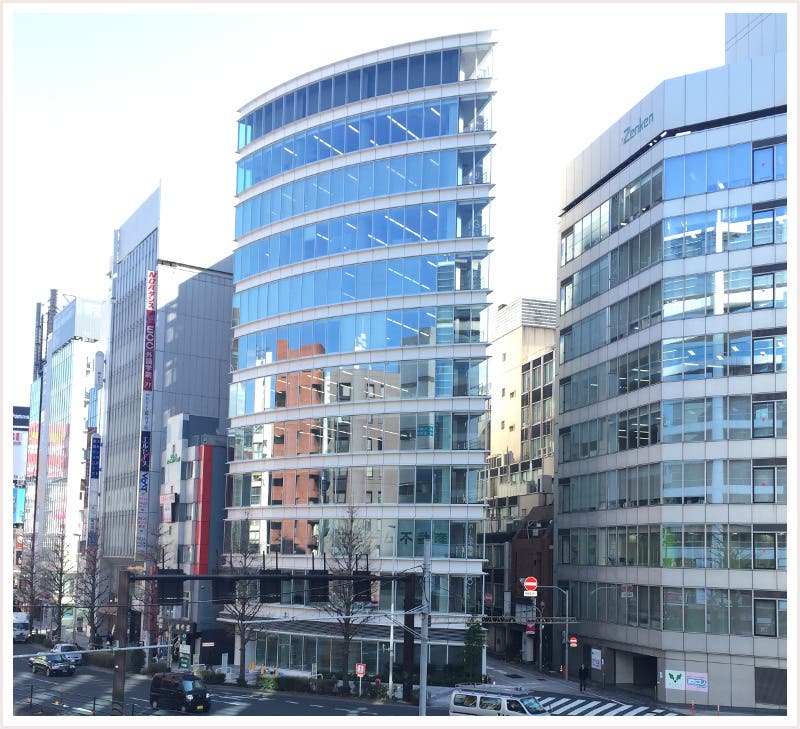 窓全面ガラス張り、開放感のある貸し会議室 ! 45名収容、Wi-Fi完備！セミナー・会議・説明会等様々な用途でご利用いただけますの写真9