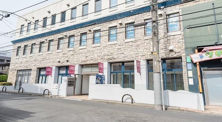 小田急町田駅より徒歩３分の広々としたスタジオ。大きな２面鏡張り