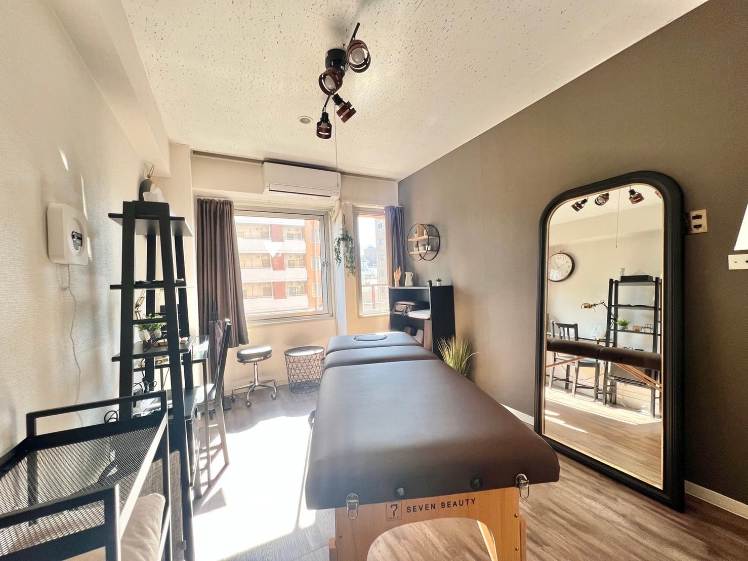 ＜横浜駅2分＞完全個室のレンタルサロン☆当日の予約も可能！新規オープン！の写真1