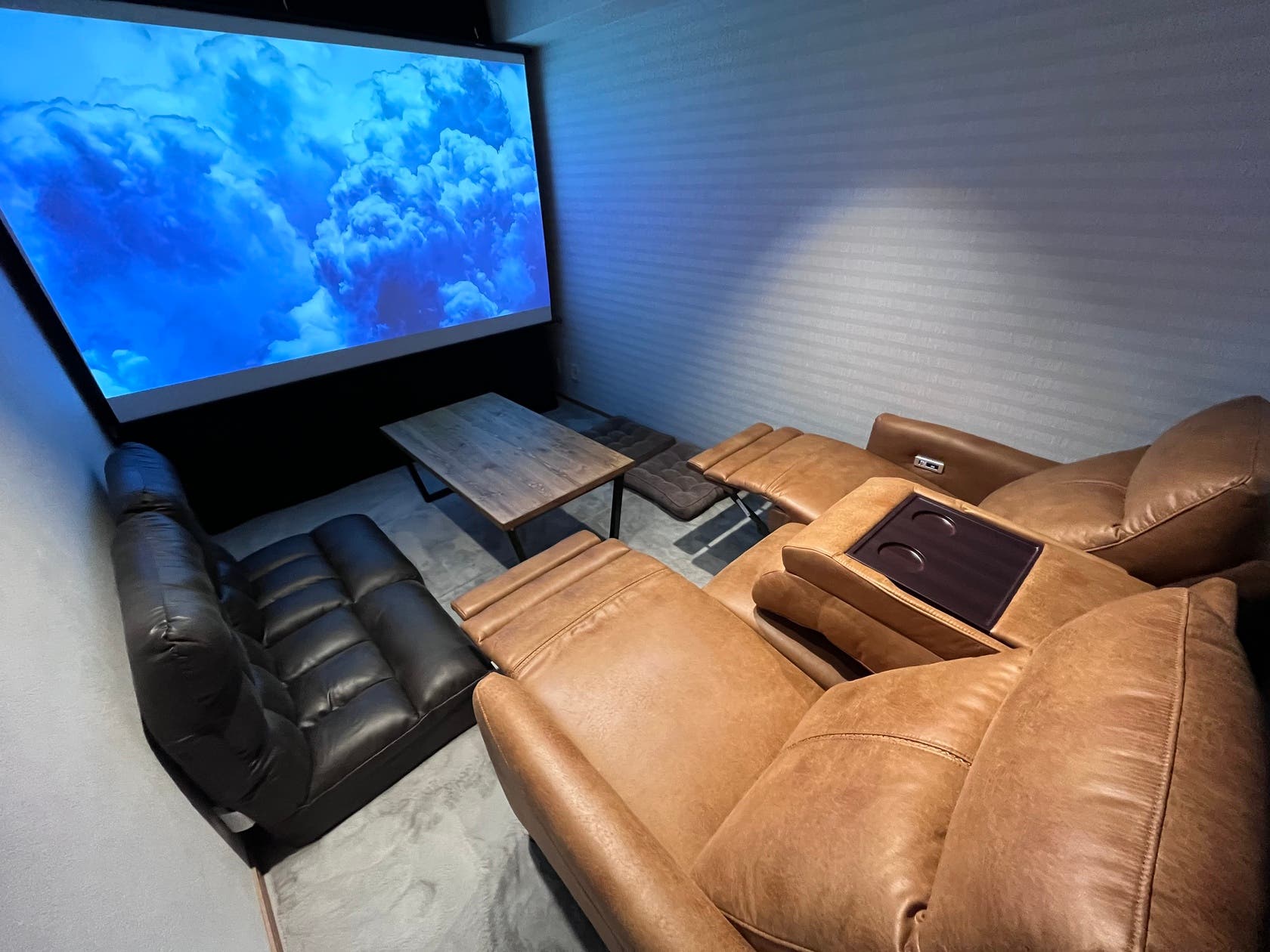 🎉NEW特割🎉【元住吉駅1分】大画面100inch🎬リクライニング💺デート💑ネトフリ・ゲーム・パーティー🎉学割🏫商店街🛍の写真1