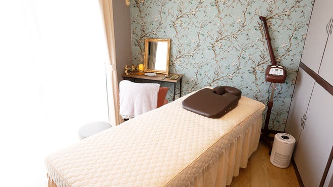 下北沢30秒!マッサージ、ネイル、整体、占い、メイク、着付け、お湯使用可!無料スチーマー有、完全個室の写真1