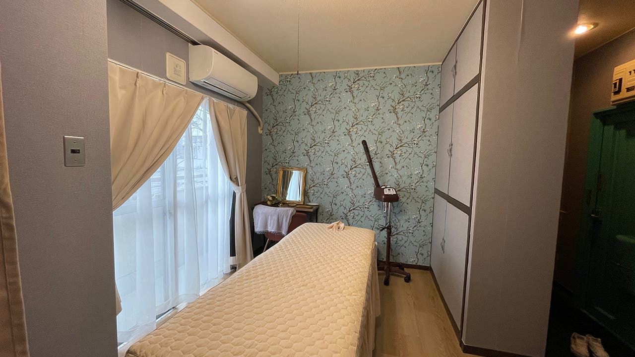 下北沢30秒！マッサージ、ネイル、整体、占い、メイク、着付け、お湯使用可！無料スチーマー有、完全個室の写真24