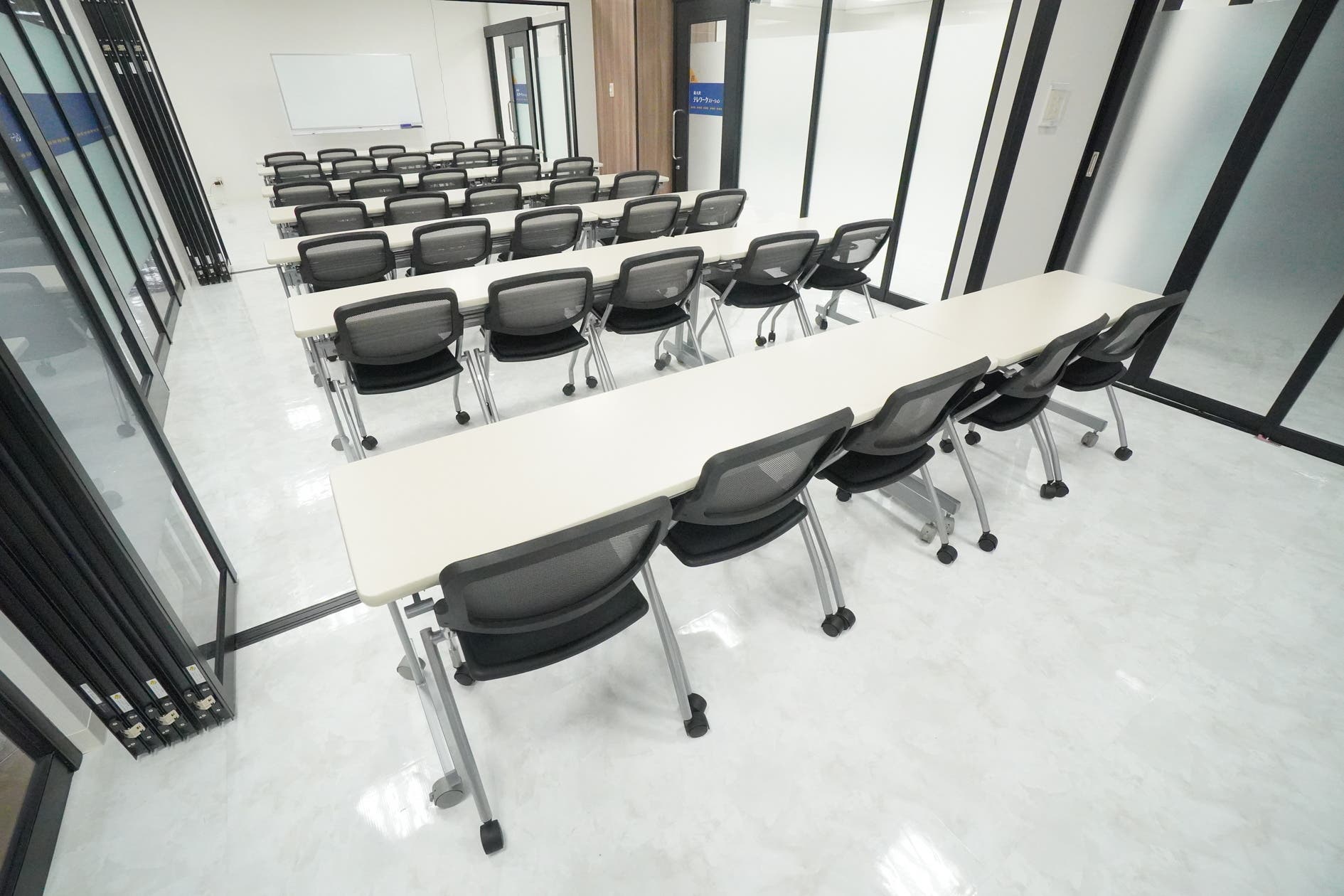 ＜南大沢テレワークステーション 大会議室＞光回線Wi-Fi📶35名収容💺会議/セミナー/研修/ワークショップの写真5