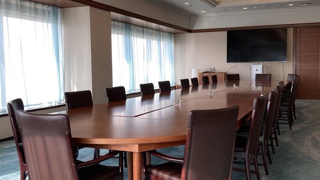 【大ヒロマ_22名会議室】銀山町駅から徒歩2分!眺めの良い広々とした会議室(大型モニター・電源タップ無料/高速Wi-Fiあり)の写真1