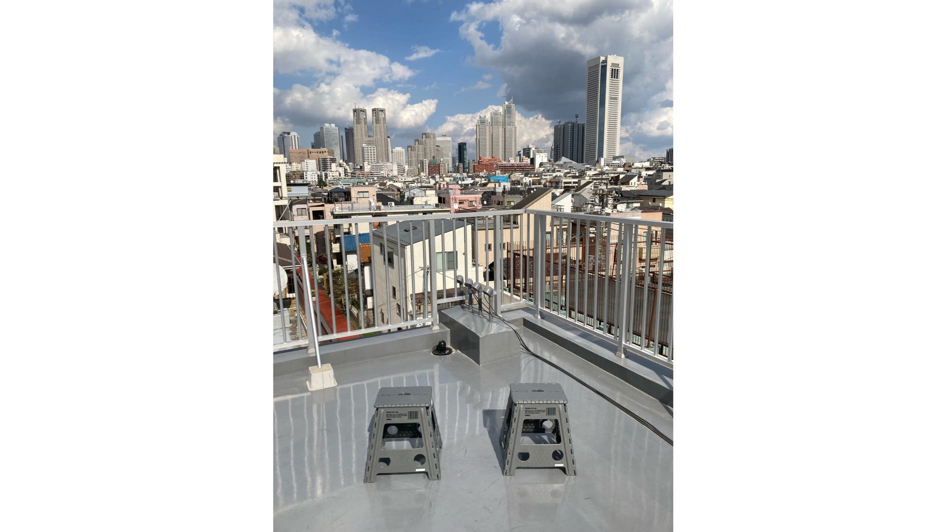 新宿超高層ビル群を一望！都庁・パークハイアット東京などの摩天楼を背景に撮影できる屋上スペース/無料更衣室完備の写真22