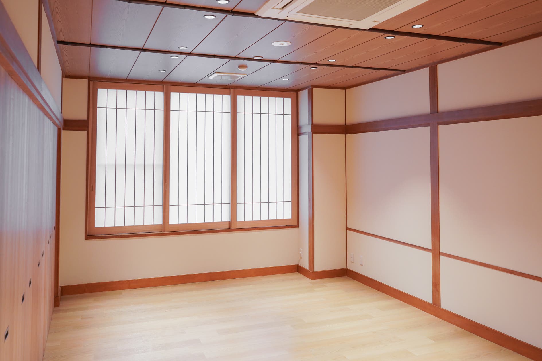 【Moko (モコ)】[久山Nayuta内のレンタルスペース] 少人数での打ち合わせやイベントに最適！無料駐車場あり！の写真2