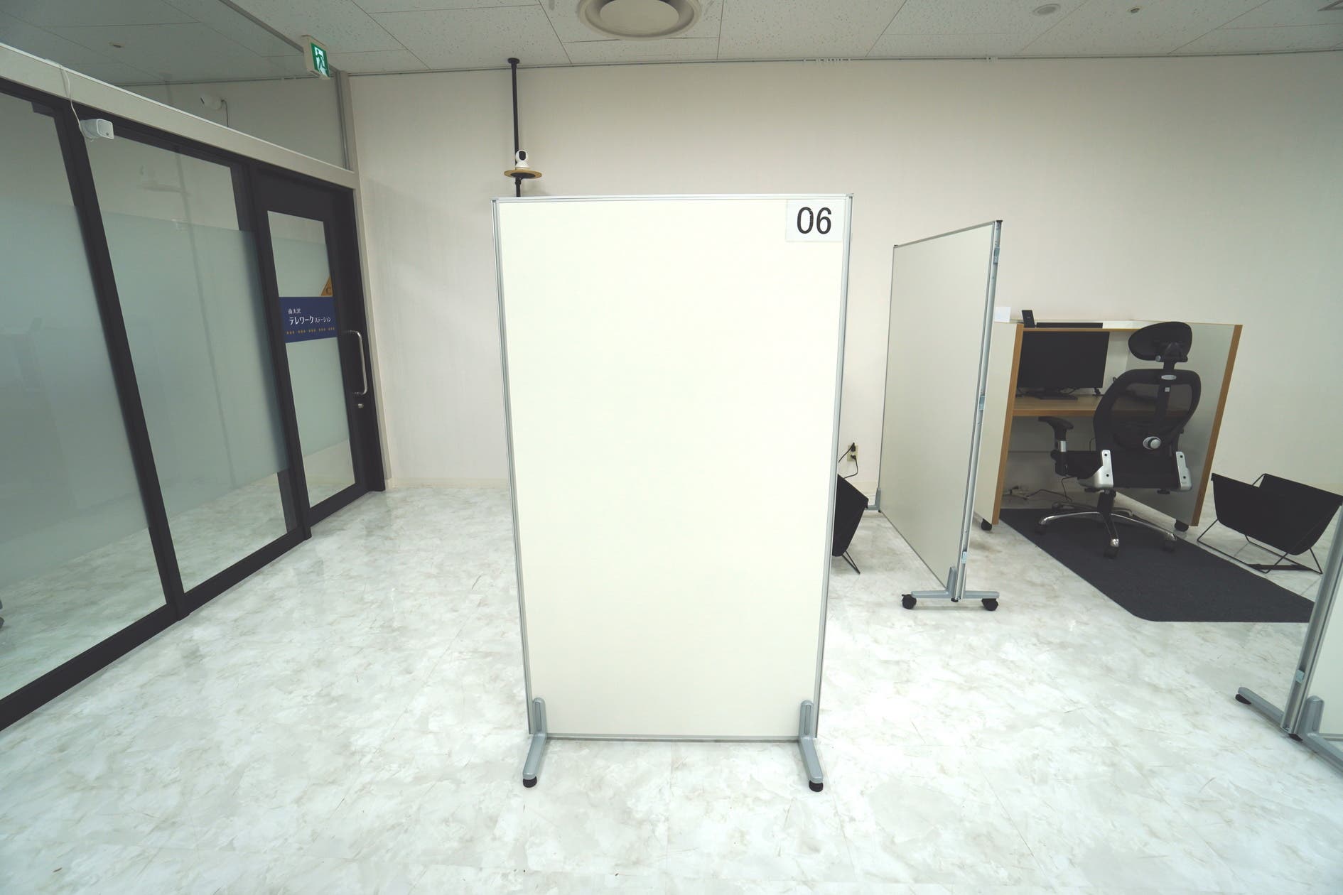 ＜南大沢テレワークステーション ワークデスクNo.6＞光回線Wi-Fi📶モニター🖥テレワーク/ZOOM/自習の写真4