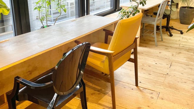 【新宿駅徒歩6分・西武新宿駅徒歩5分】木の香りがする会議室(南) 会議/商談/少人数での打ち合わせに向いている空間です。の写真13