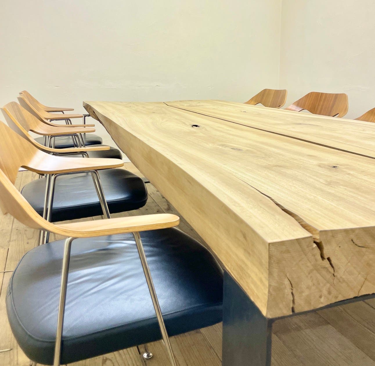 【新宿駅徒歩6分・西武新宿駅徒歩5分】木の香りがする会議室（南）　会議/商談/少人数での打ち合わせに向いている空間です。の写真7