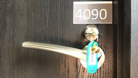 4090号室:時間700円・1日2,000円の完全個室ブース【角部屋】:3h以上の場合は「1日利用」がお得ですの写真3