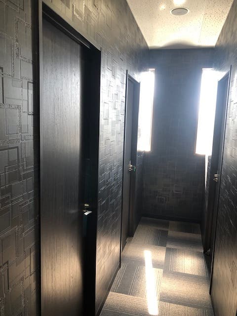 4090号室：時間700円・1日2,000円の完全個室ブース【角部屋】：3ｈ以上の場合は「1日利用」がお得ですの写真8