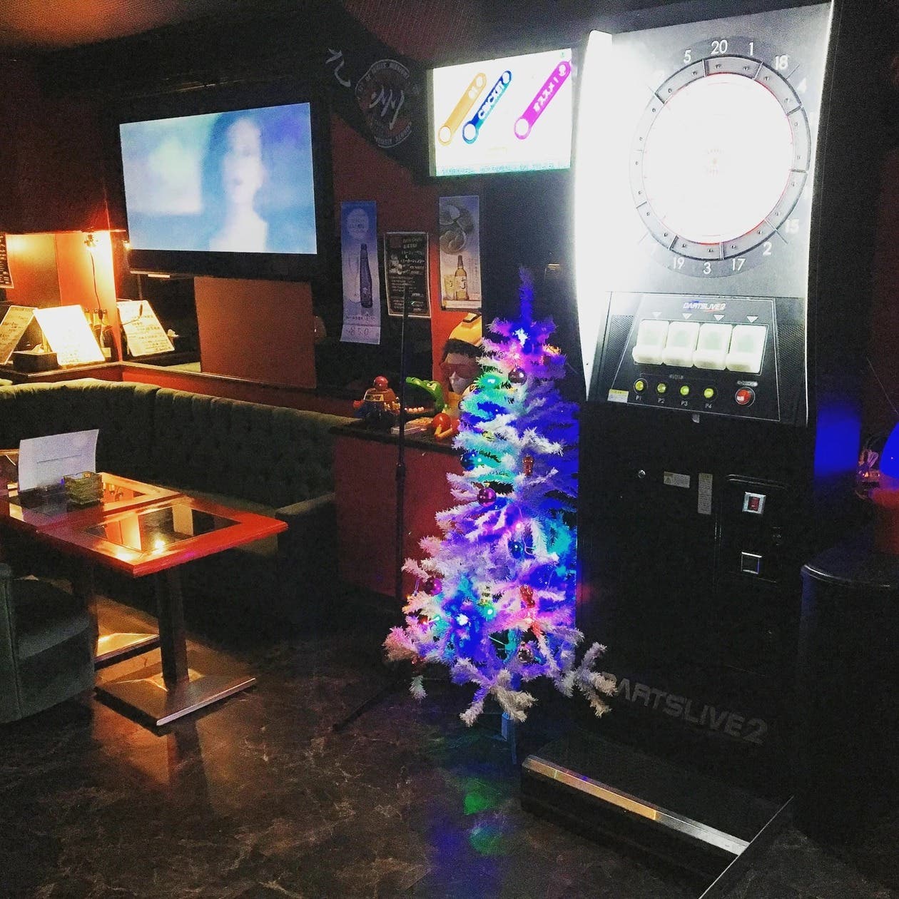 持ち込み飲食OK‼︎カラオケ教室や貸切りパーティーなどに最適‼︎ゆったりソファー席もあり、広々空間で大人数でのご利用も可能です。の写真5