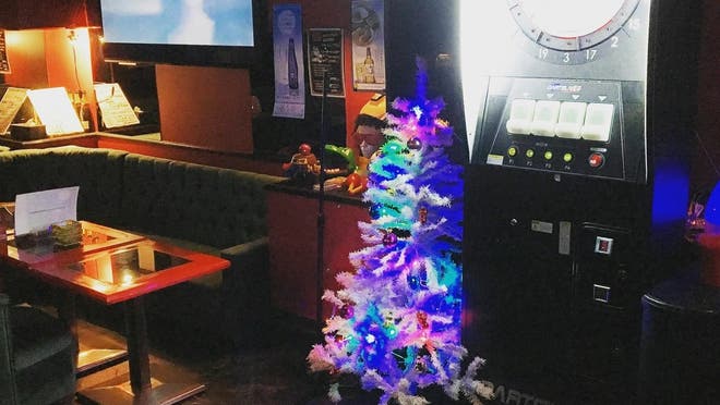 持ち込み飲食OK‼︎カラオケ教室や貸切りパーティーなどに最適‼︎ゆったりソファー席もあり、広々空間で大人数でのご利用も可能です。の写真5