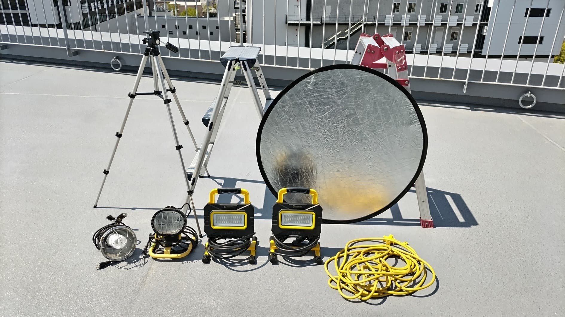 大阪・梅田周辺の高層ビル群をバックにした都会的なシーン撮影に最適なロケーション！の写真14