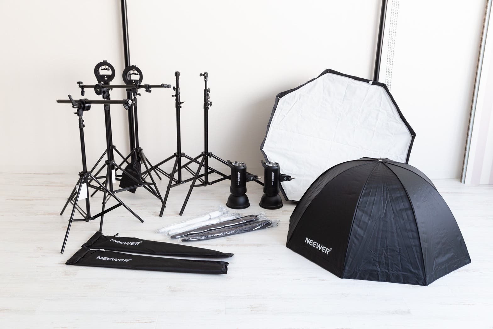 中津駅から2分！梅田や大阪駅からも10分圏内。自然光あふれるフォトスタジオの写真7