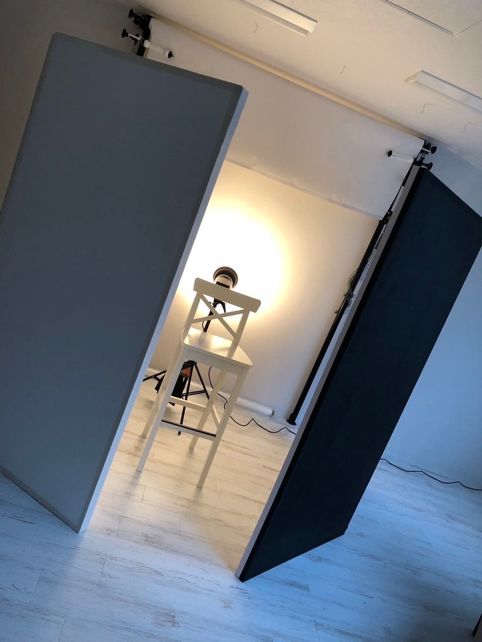 中津駅から2分！梅田や大阪駅からも10分圏内。自然光あふれるフォトスタジオの写真15