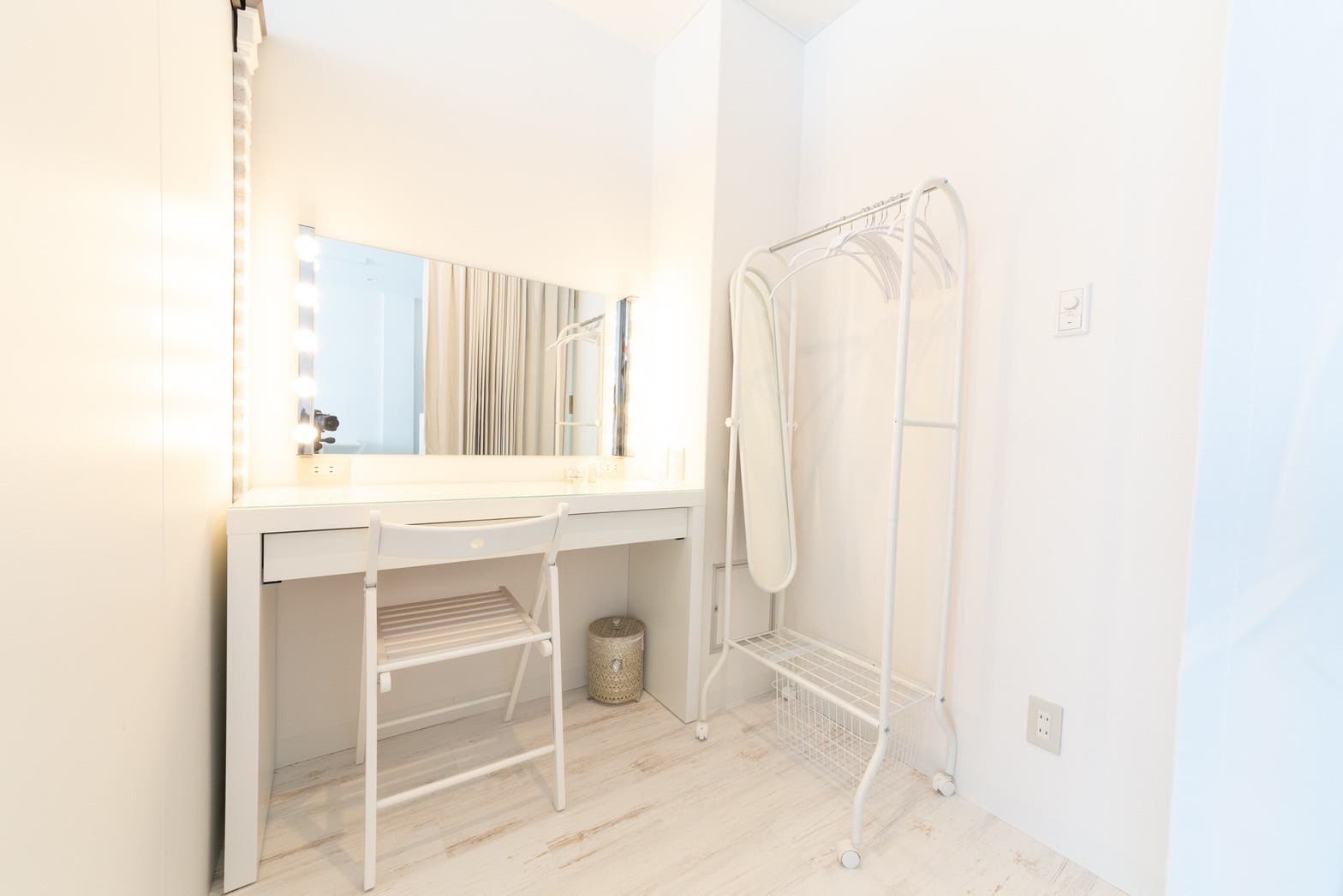 中津駅から2分！梅田や大阪駅からも10分圏内。自然光あふれるフォトスタジオの写真18