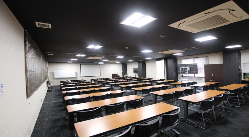 大会議室✨リニューアル限定価格✨【南森町・天神橋・天満】最大81名／Wi-Fi／駅近🚃／飲食可🍵／綺麗✨／会議🍀