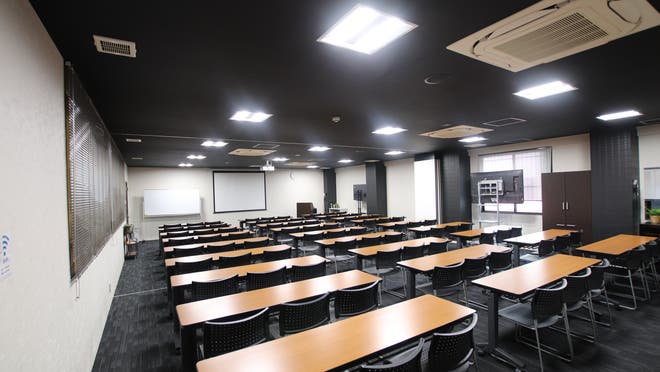 大会議室✨リニューアル限定価格✨【南森町・天神橋・天満】最大81名/Wi-Fi/駅近🚃/飲食可🍵/綺麗✨/会議🍀の写真1