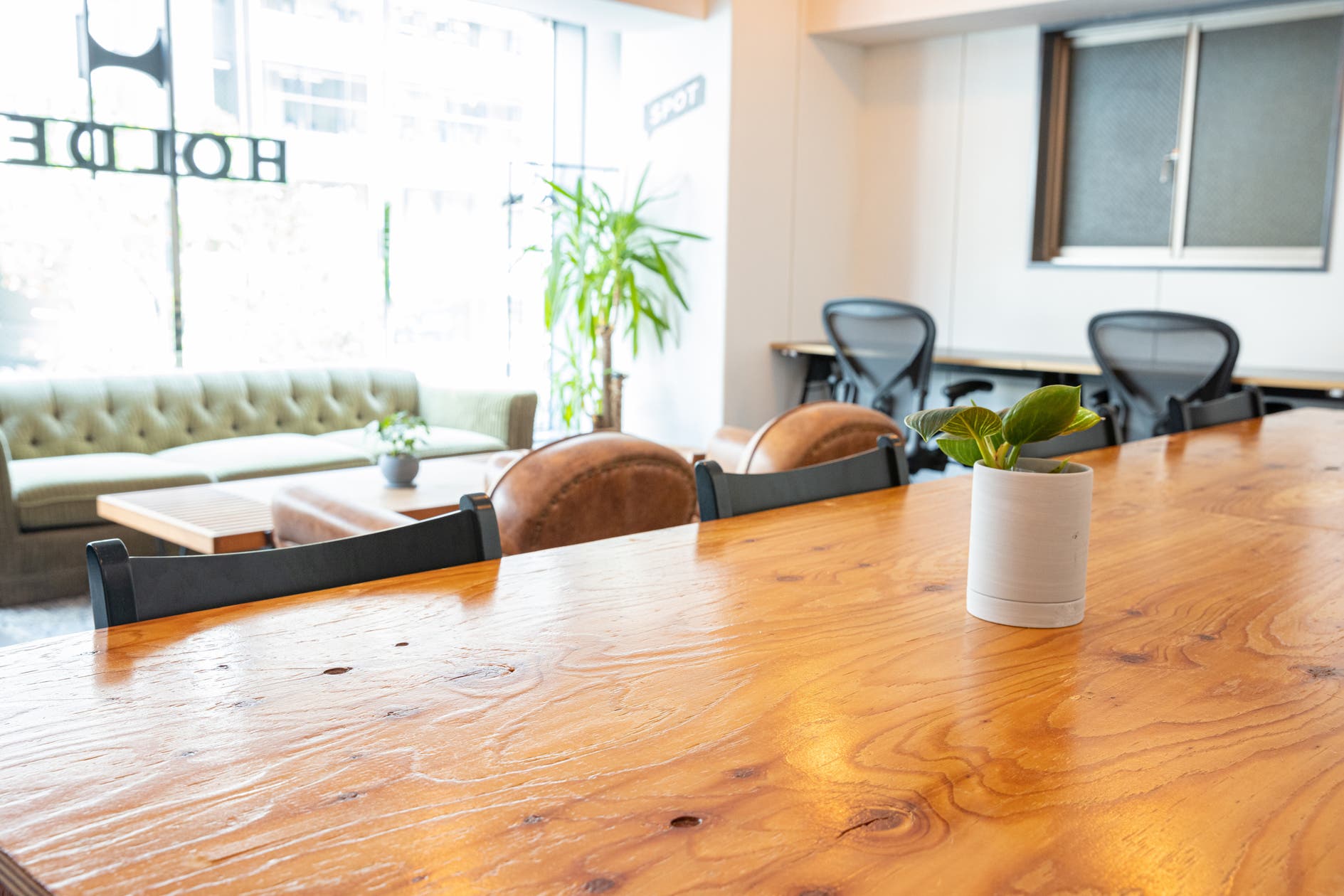 【渋谷駅C2出口徒歩10秒の好立地】渋谷ストリームに隣接。1日利用のデザイナーズオフィス。高速wifi完備。の写真2