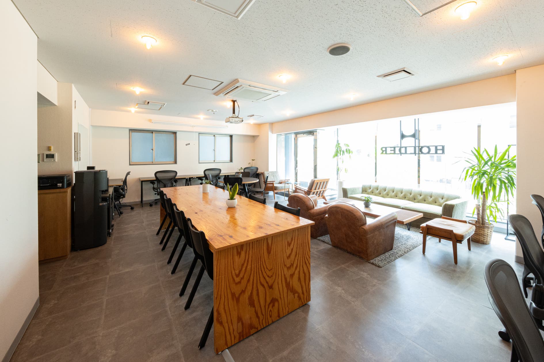 【渋谷駅C2出口徒歩10秒の好立地】渋谷ストリームに隣接。1日利用のデザイナーズオフィス。高速wifi完備。の写真3