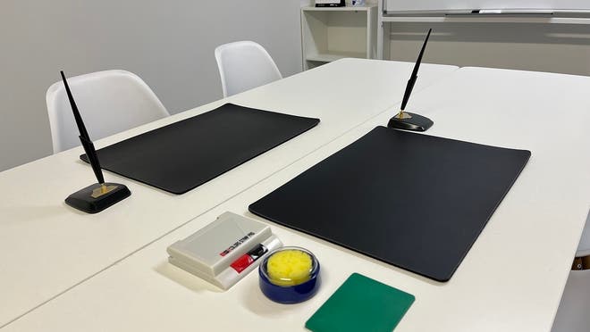 谷町四丁目駅徒歩1分の利便性。低価格で換気ができる完全個室の会議室。定員14名。テーブル配置変更可。契約備品有。法務局、官庁近くの写真3