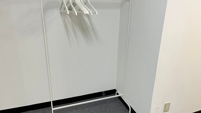 谷町四丁目駅徒歩1分の利便性。低価格で換気ができる完全個室の会議室。定員14名。テーブル配置変更可。契約備品有。法務局、官庁近くの写真8