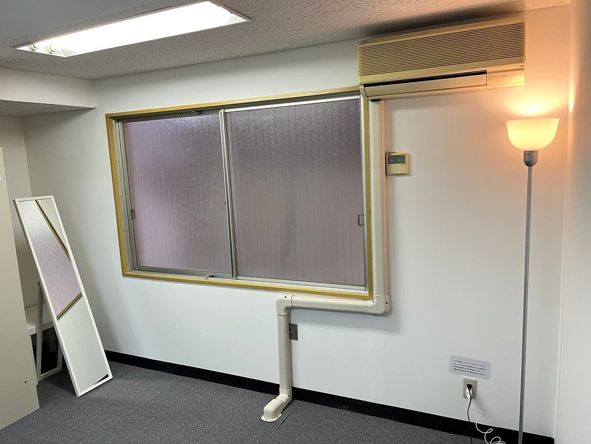 谷町四丁目駅徒歩１分の利便性。低価格で換気ができる完全個室の会議室。定員14名。テーブル配置変更可。契約備品有。法務局、官庁近くの写真9