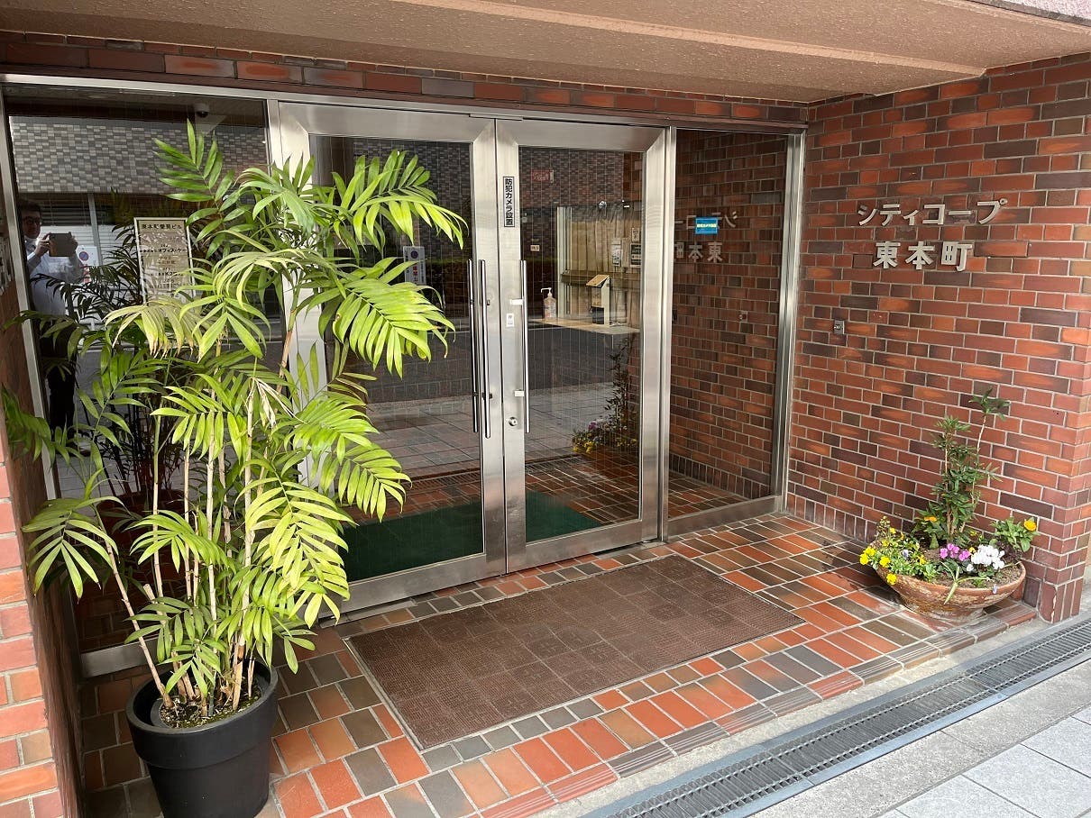 谷町四丁目駅徒歩１分の利便性。低価格で換気ができる完全個室の会議室。定員14名。テーブル配置変更可。契約備品有。法務局、官庁近くの写真22